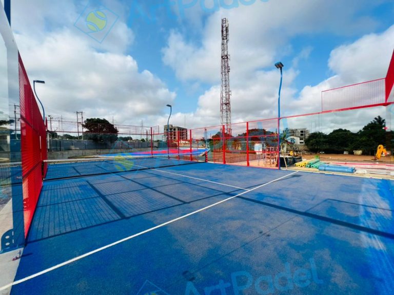 Why is there sand on the padel courts? - Art Padel